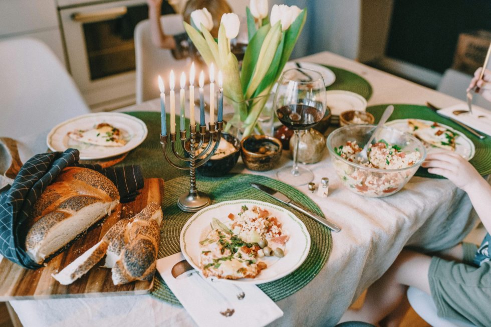 Guests - Shabbat Table